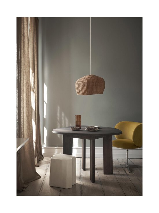 SAND Ferm Living Tarn-puinen ruokapöytä |73 x 113,5 x 104,6 cm | Pöydät ...